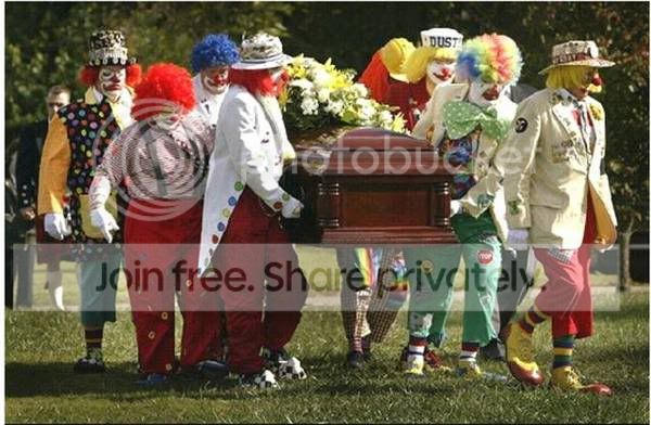 FARK.com: (6160119) No one is laughing after fatal clown SUV crash