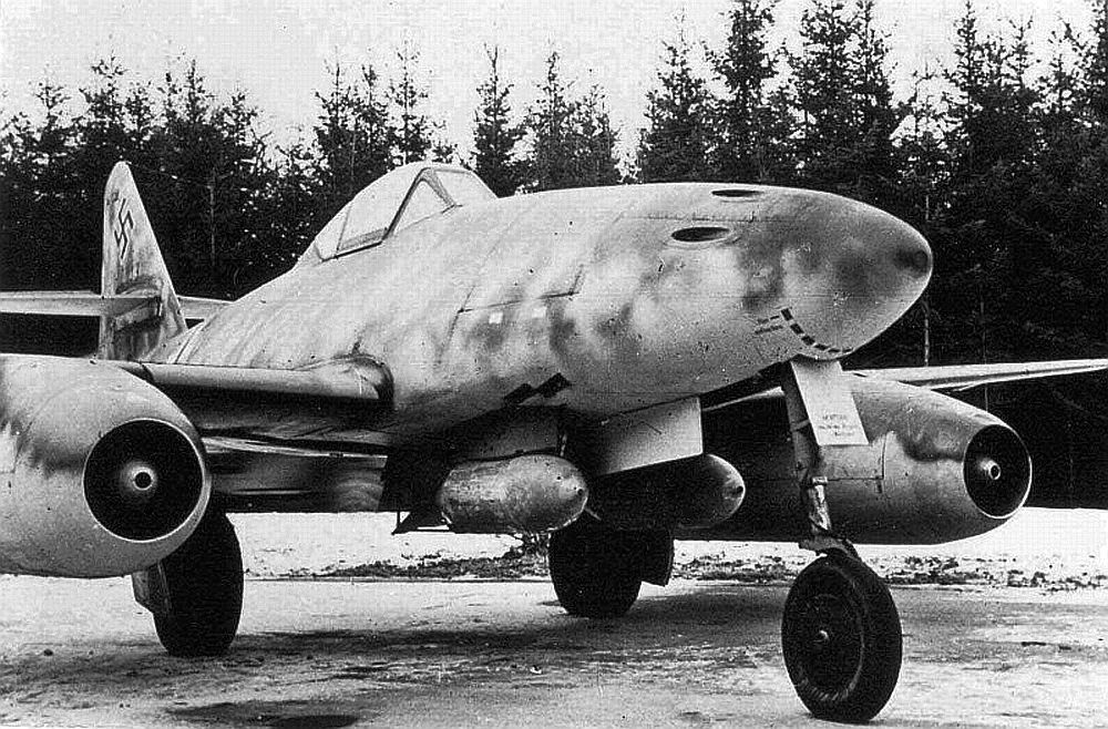 Me-262-two-250lb-bombs.jpg Photo by PoorOldSpike | Photobucket